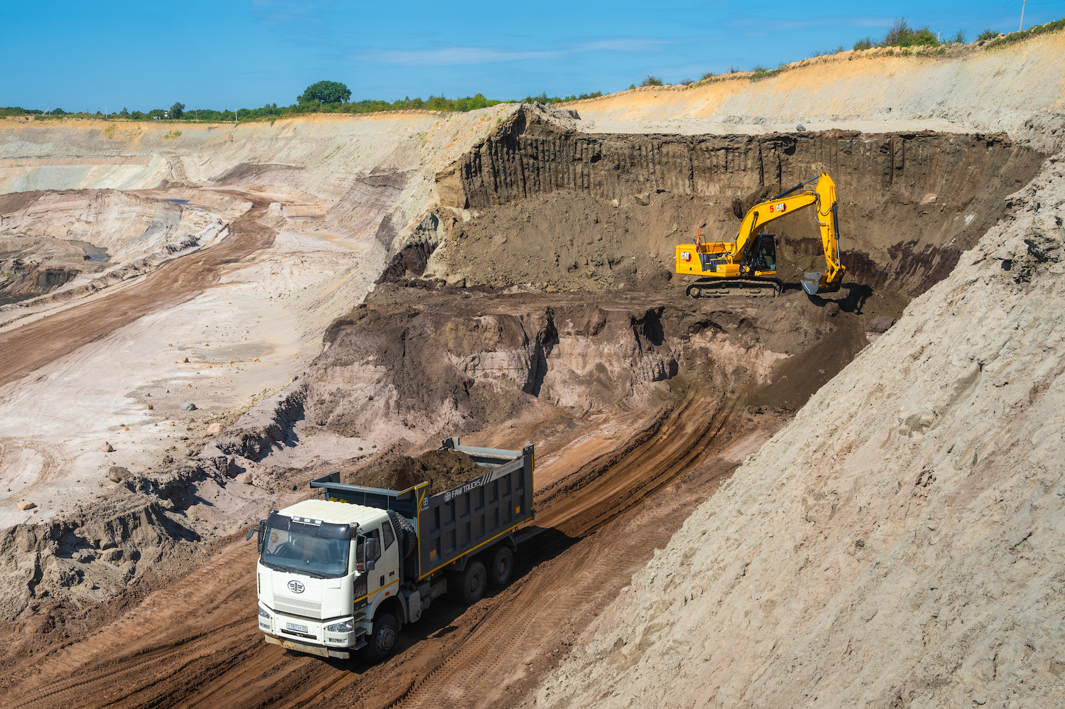 Rostec - Media - News - The Amber Combine Resumed Mining at the World’s ...