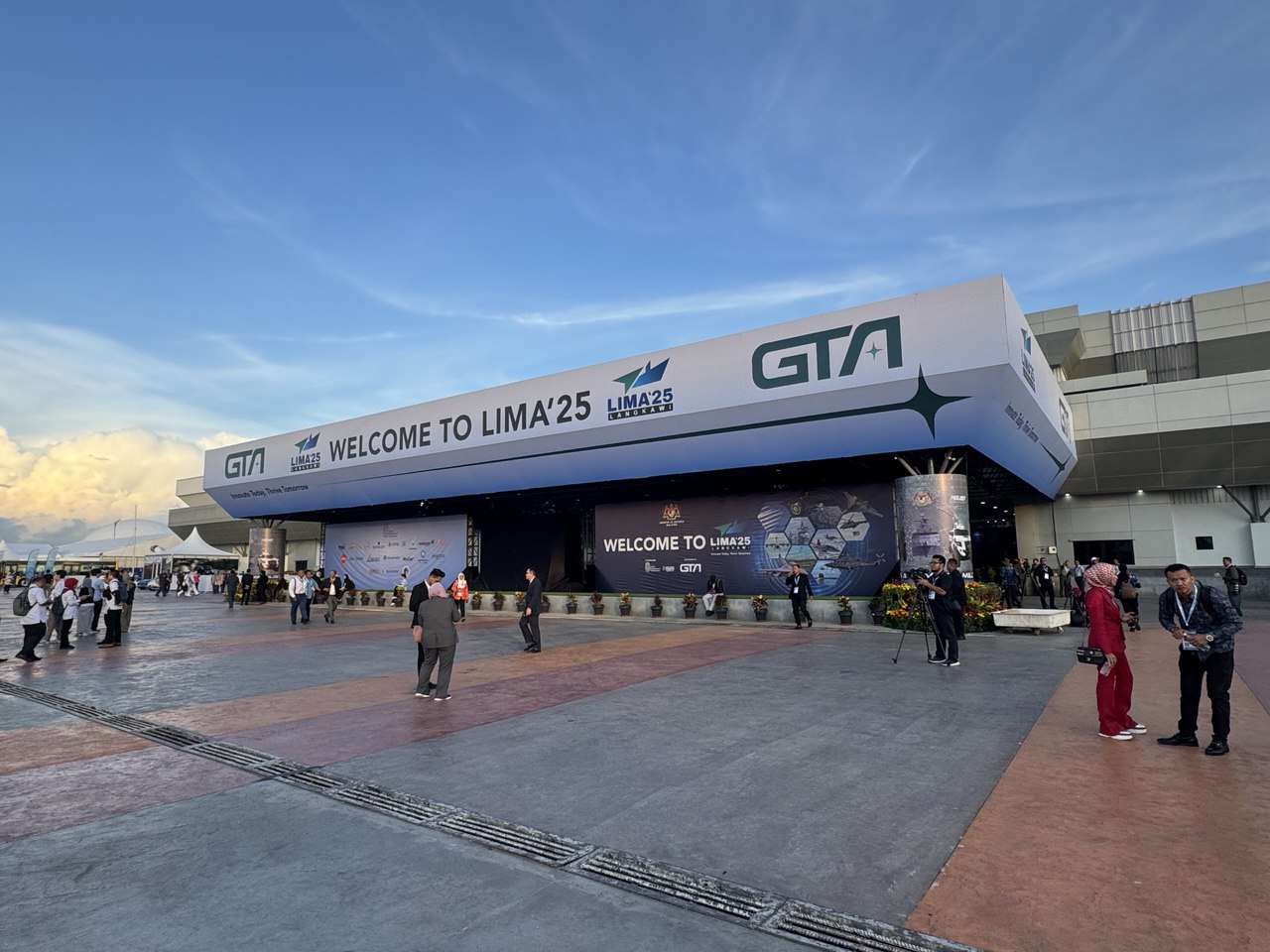Rostec - Media - Multimedia - Exposition of Rostec Aviation Holdings at ...